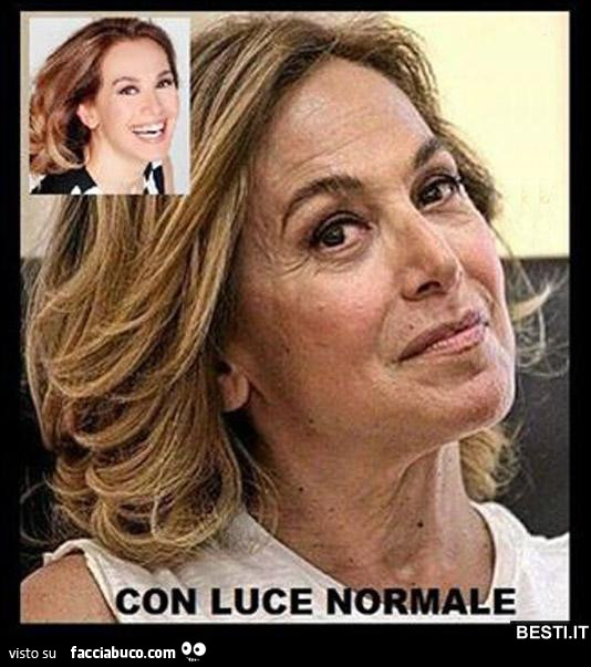Barbara D'Urso con luce normale - Facciabuco.com